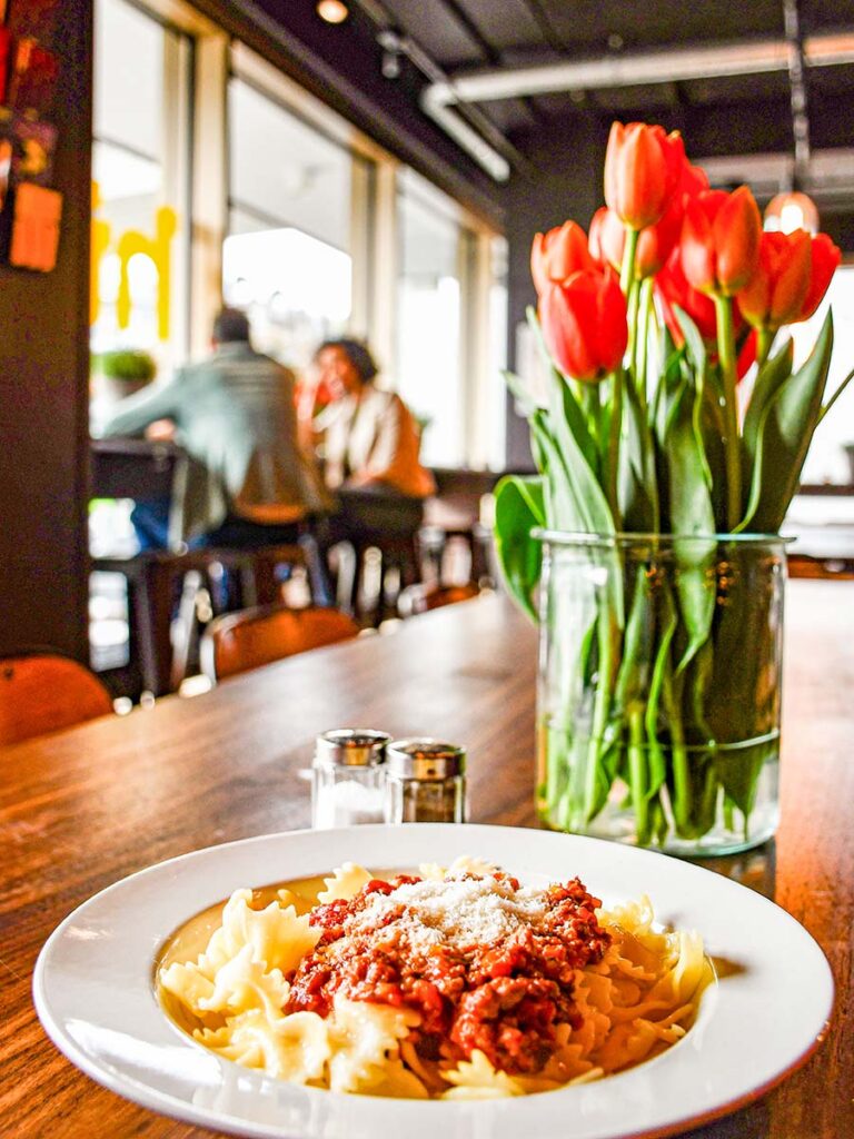 Restaurant «La Kitchen», Esplanade de Pont-Rouge 9A, 1212 Grand-Lancy